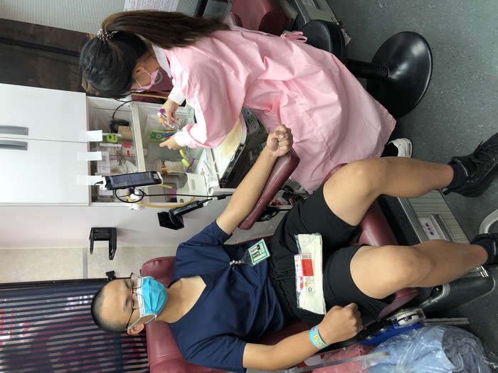 為發揮博愛助人精神，本校於10月19、20、21日在明德樓前廣場辦理捐血活動請大家踴躍前往捐血。